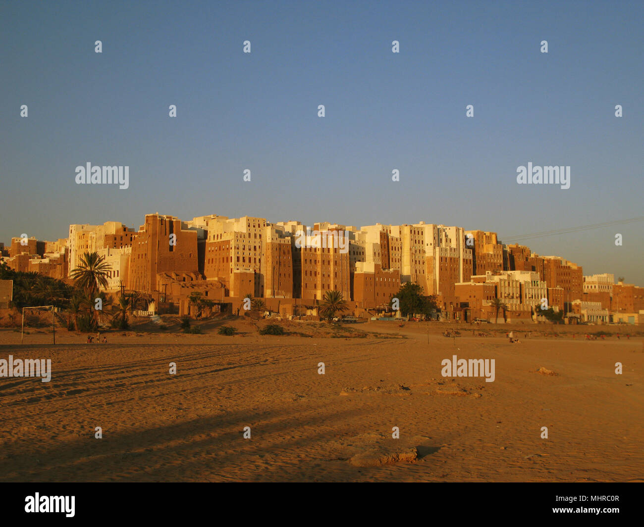 Panorama of Shibam mud skyscrapers, Hadramout, Yemen Stock Photo - Alamy