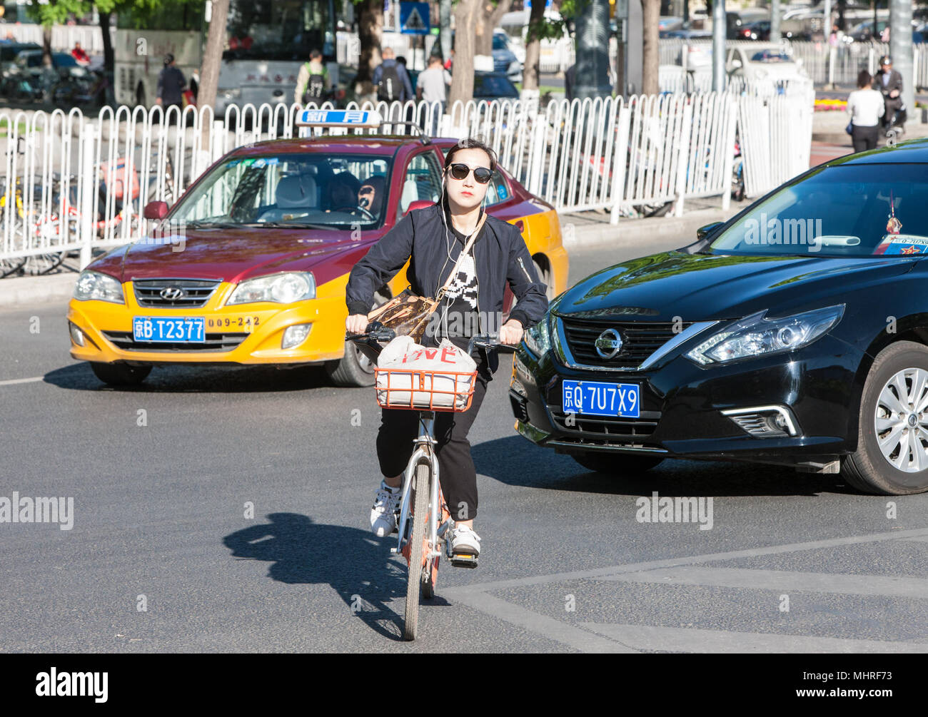 Beijing, China. 3rd May 2018. China weather: Sunny morning commute in ...