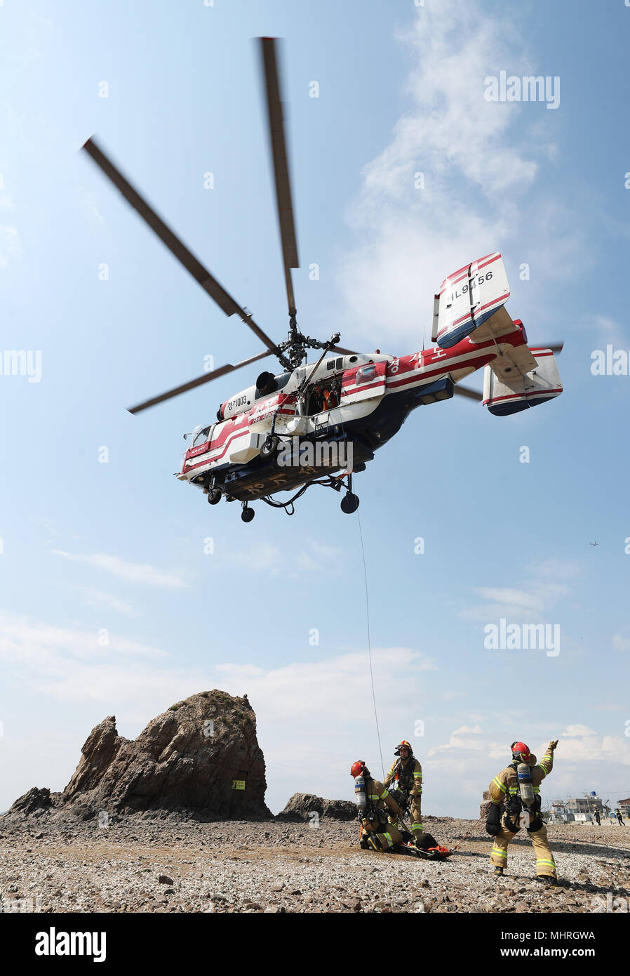 03rd May, 2018. Aeromedical evacuation drill Rescuers help a simulated ...