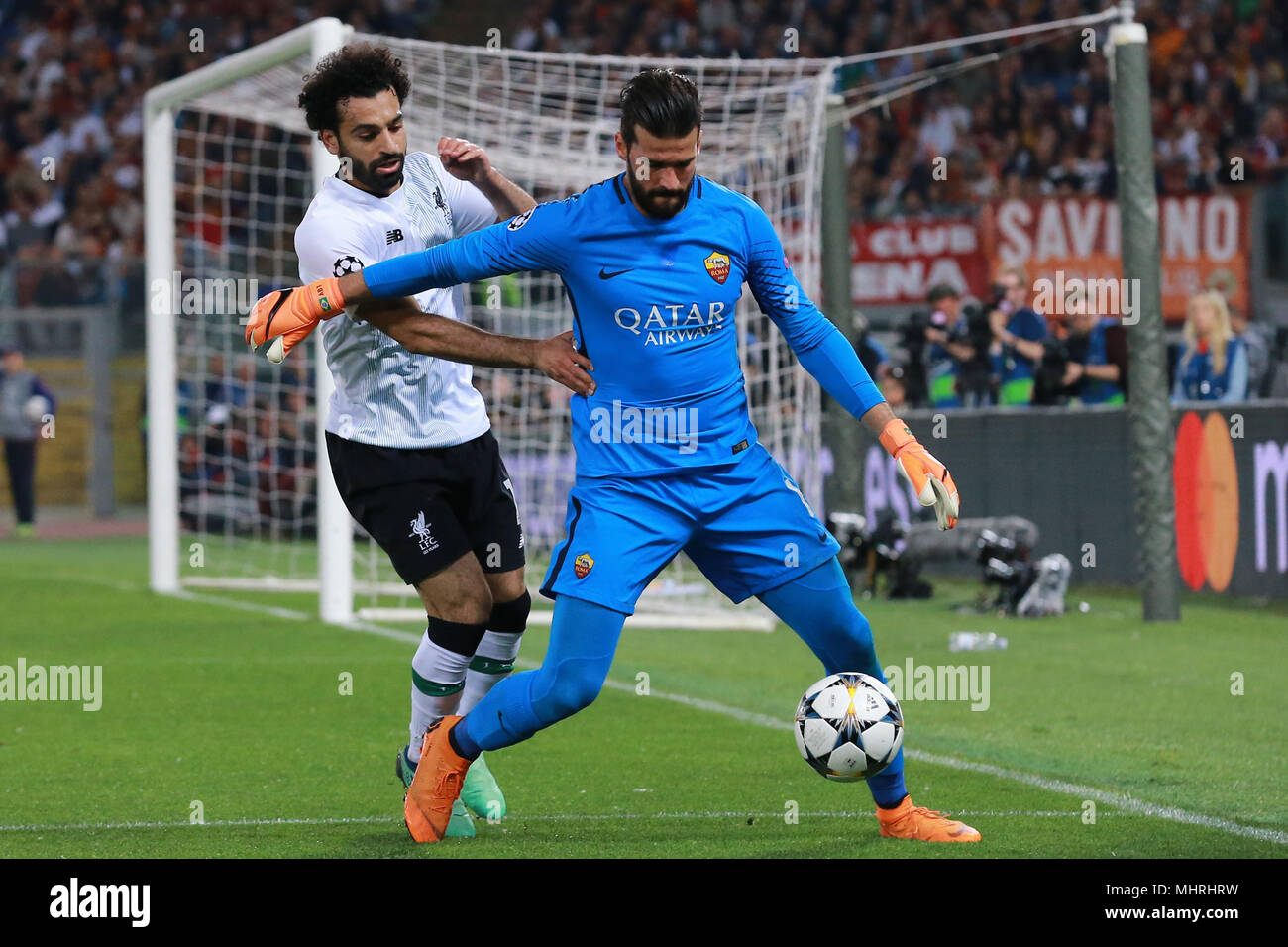 Alisson becker di liverpool hi-res stock photography and images - Alamy