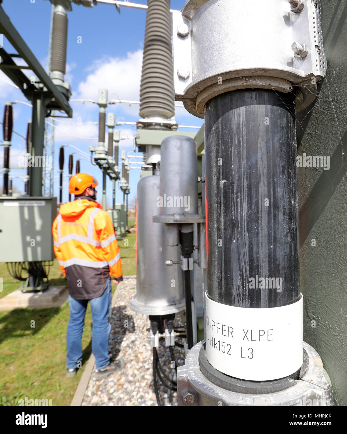 17 April 2018, Germany, Bentwisch: A staff member of grid operator ...