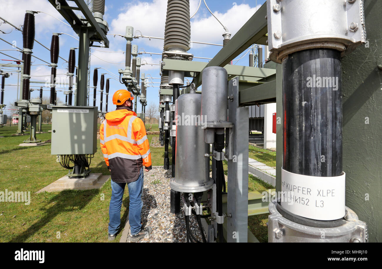 17 April 2018, Germany, Bentwisch: A staff member of grid operator ...