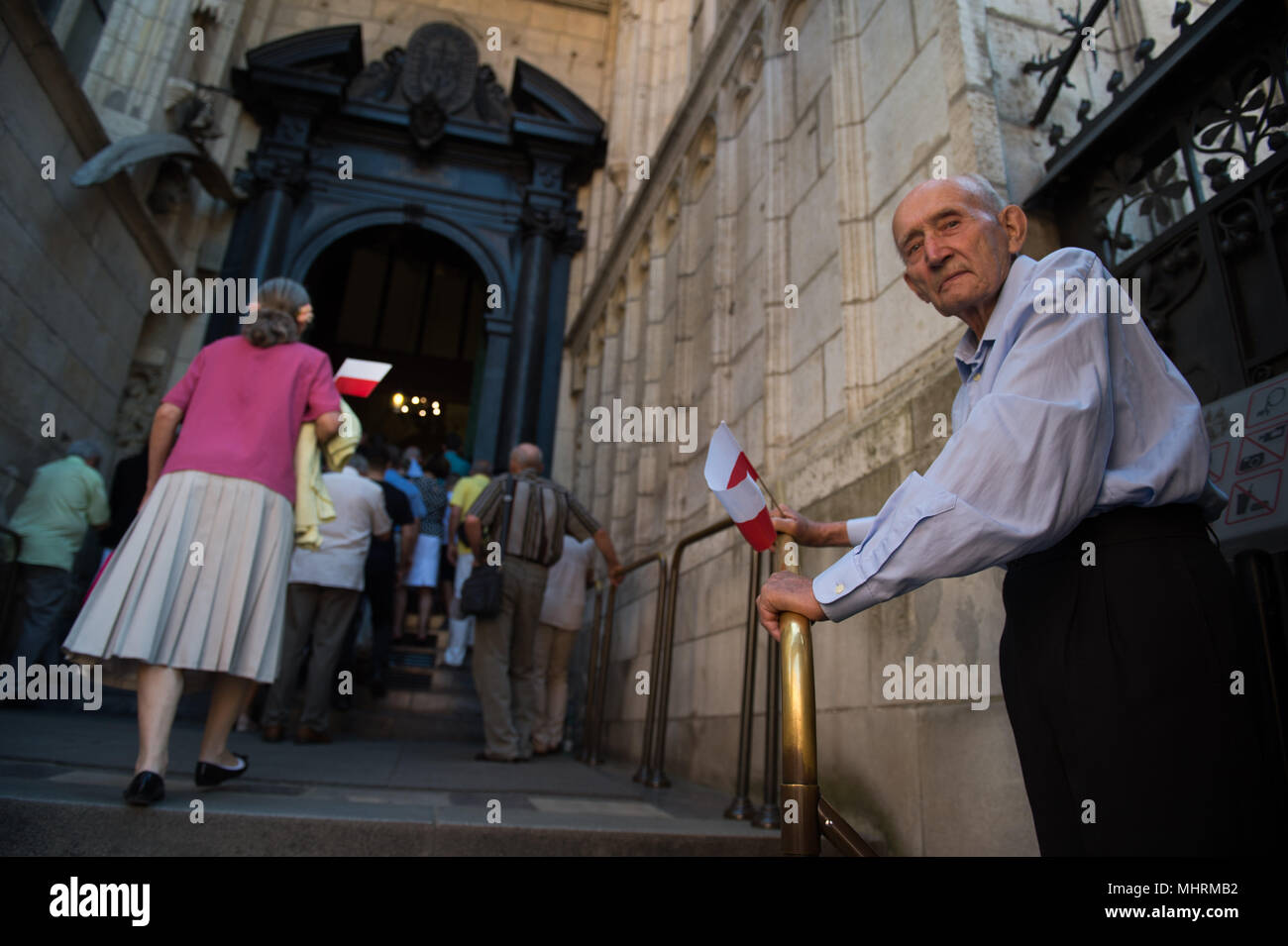 Militaries, citizens and scouts of Poland attend the formal ...