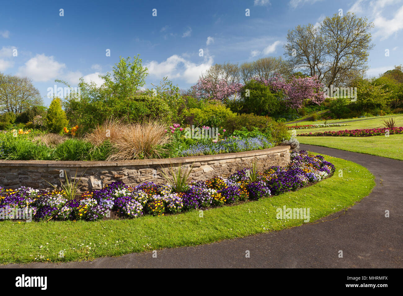 Tidy parks hi-res stock photography and images - Alamy