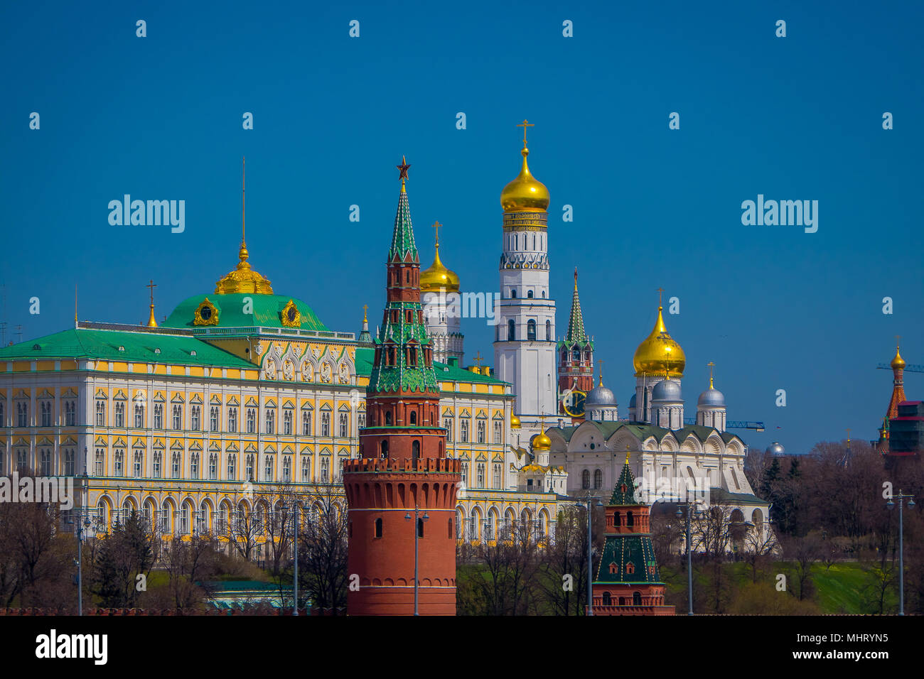 Moscow st basil's cathedral aerial hi-res stock photography and images ...