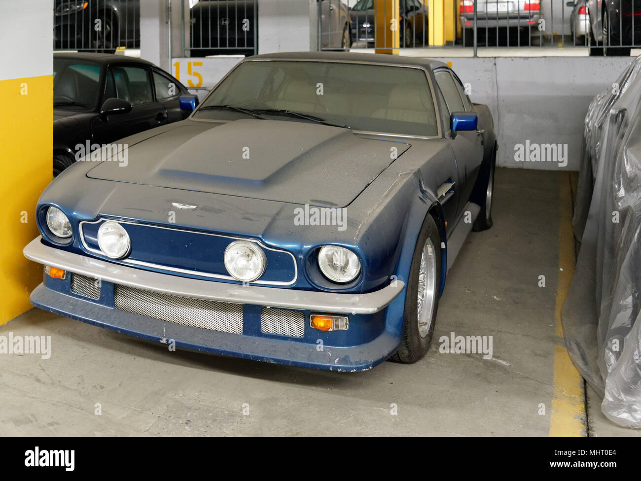 Car covered with dust hi-res stock photography and images - Alamy