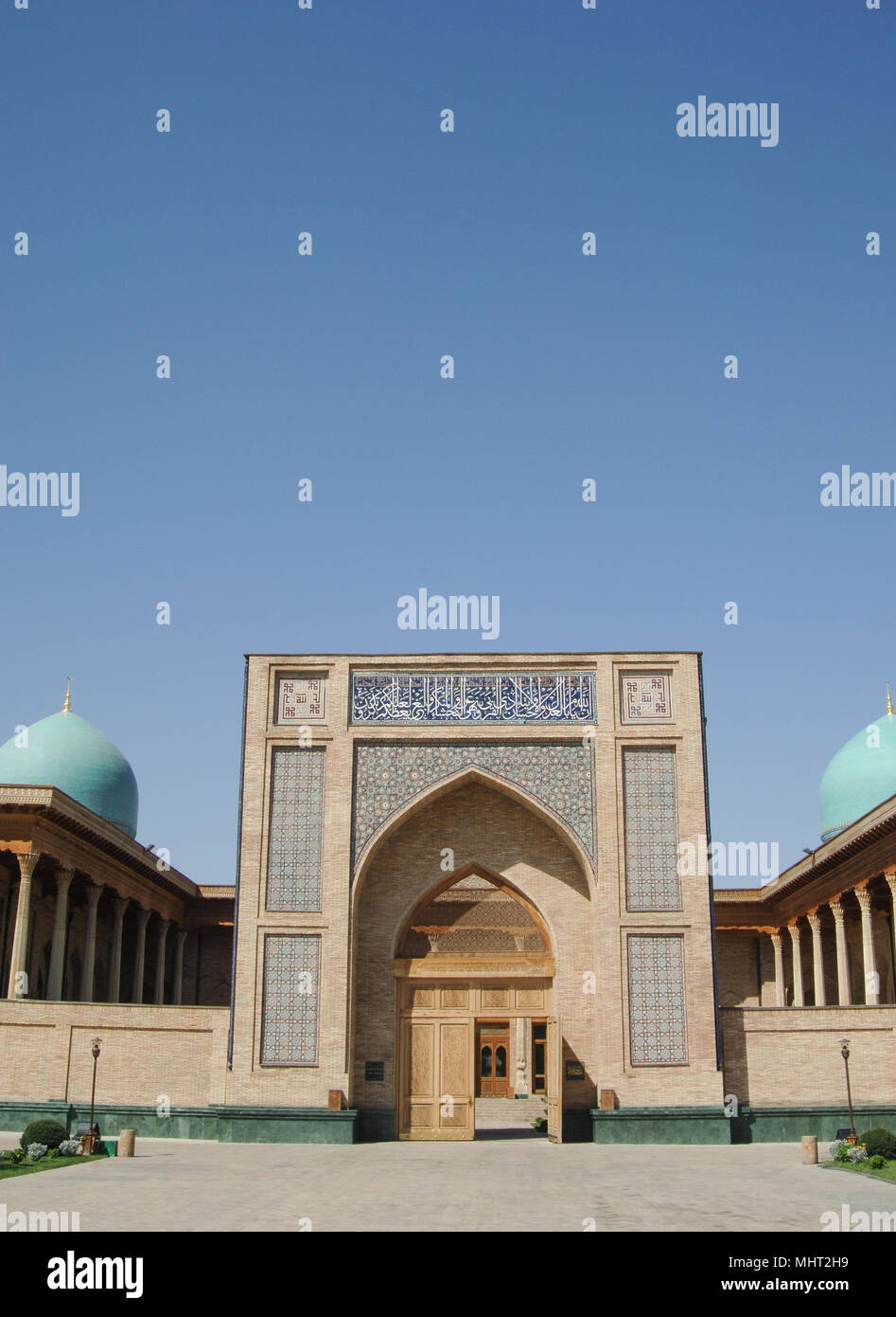 External review of restored architecture of ancient buildings in ...