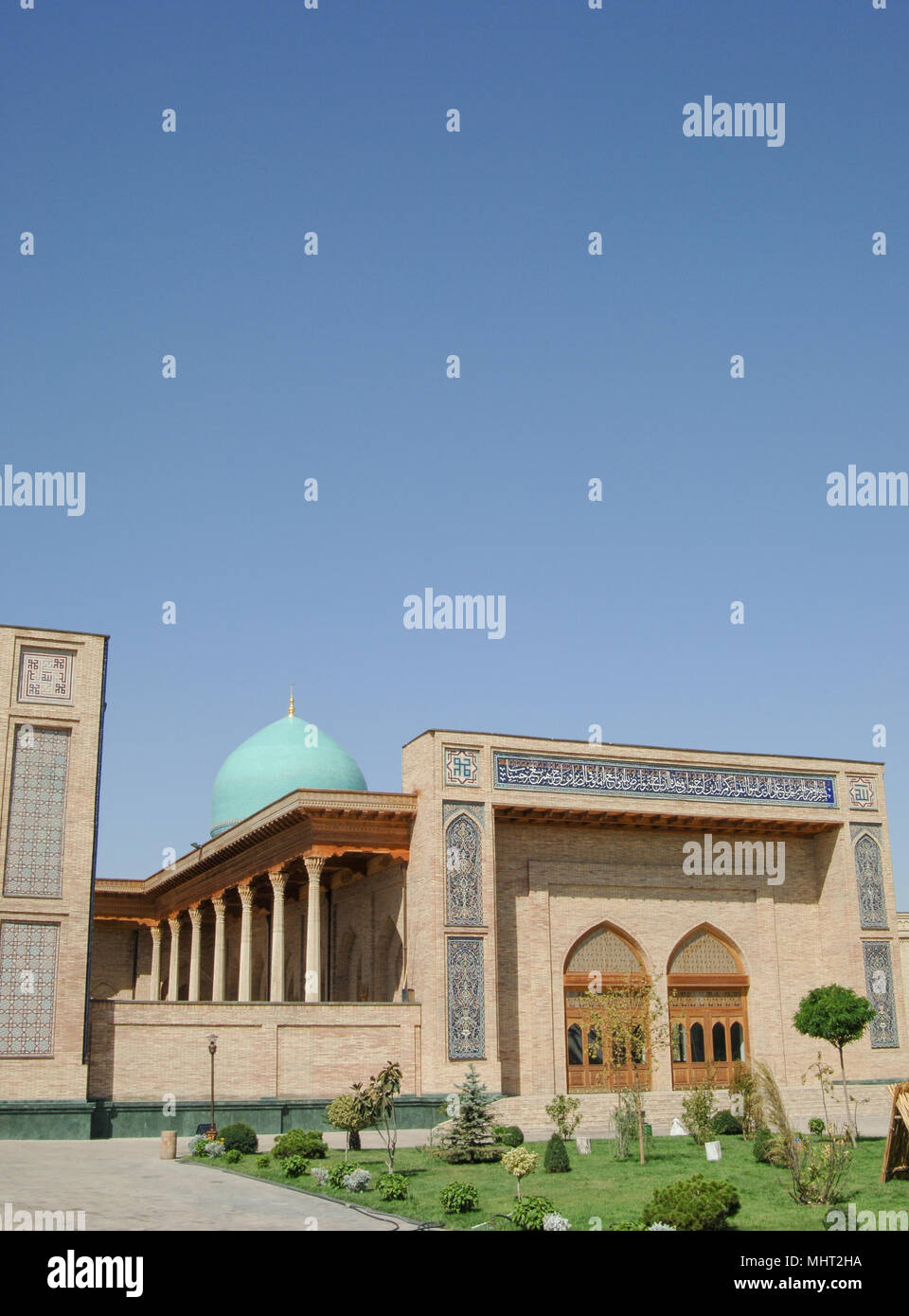 External review of restored architecture of ancient buildings in ...