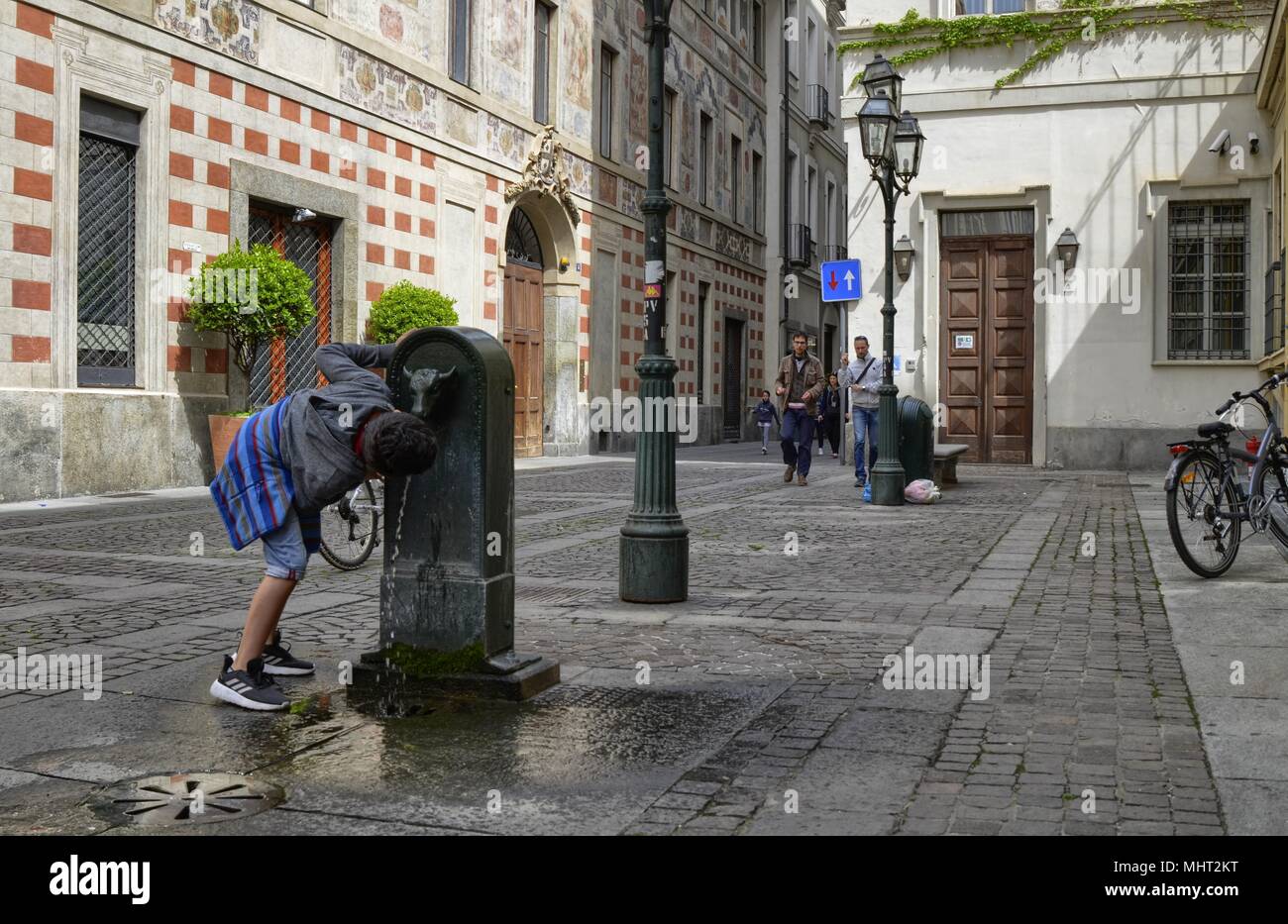 Little bull fountain hi-res stock photography and images - Alamy