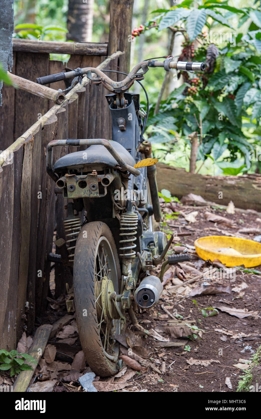 Abandoned motorbike hi-res stock photography and images - Alamy