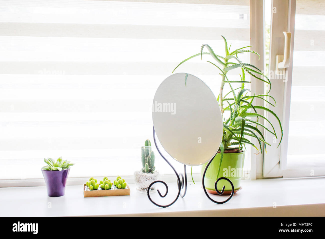 Window parapet hi-res stock photography and images - Alamy