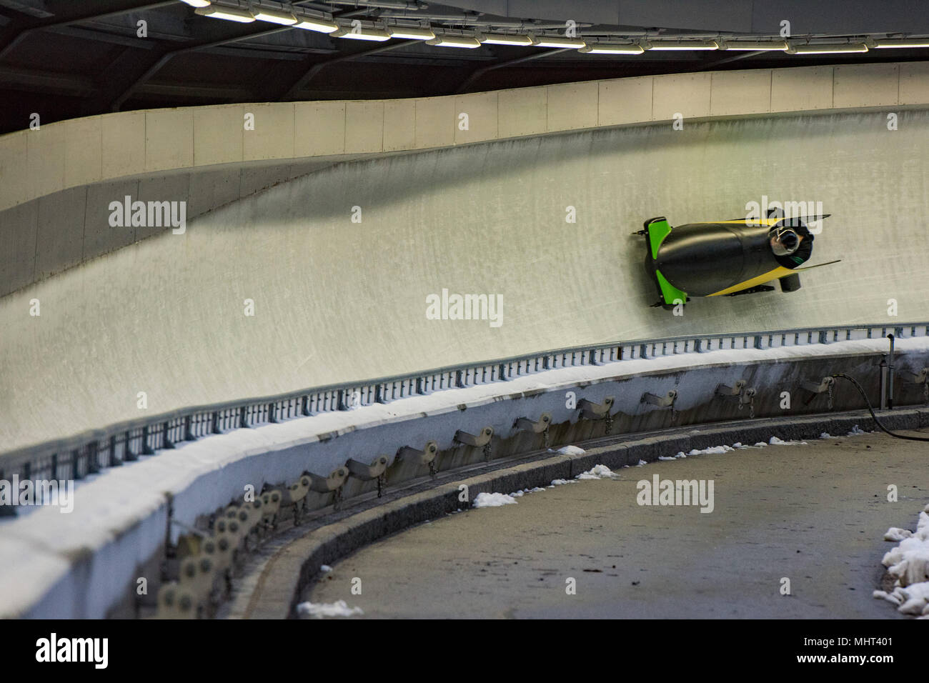 Bobsleigh team competition hi-res stock photography and images - Alamy