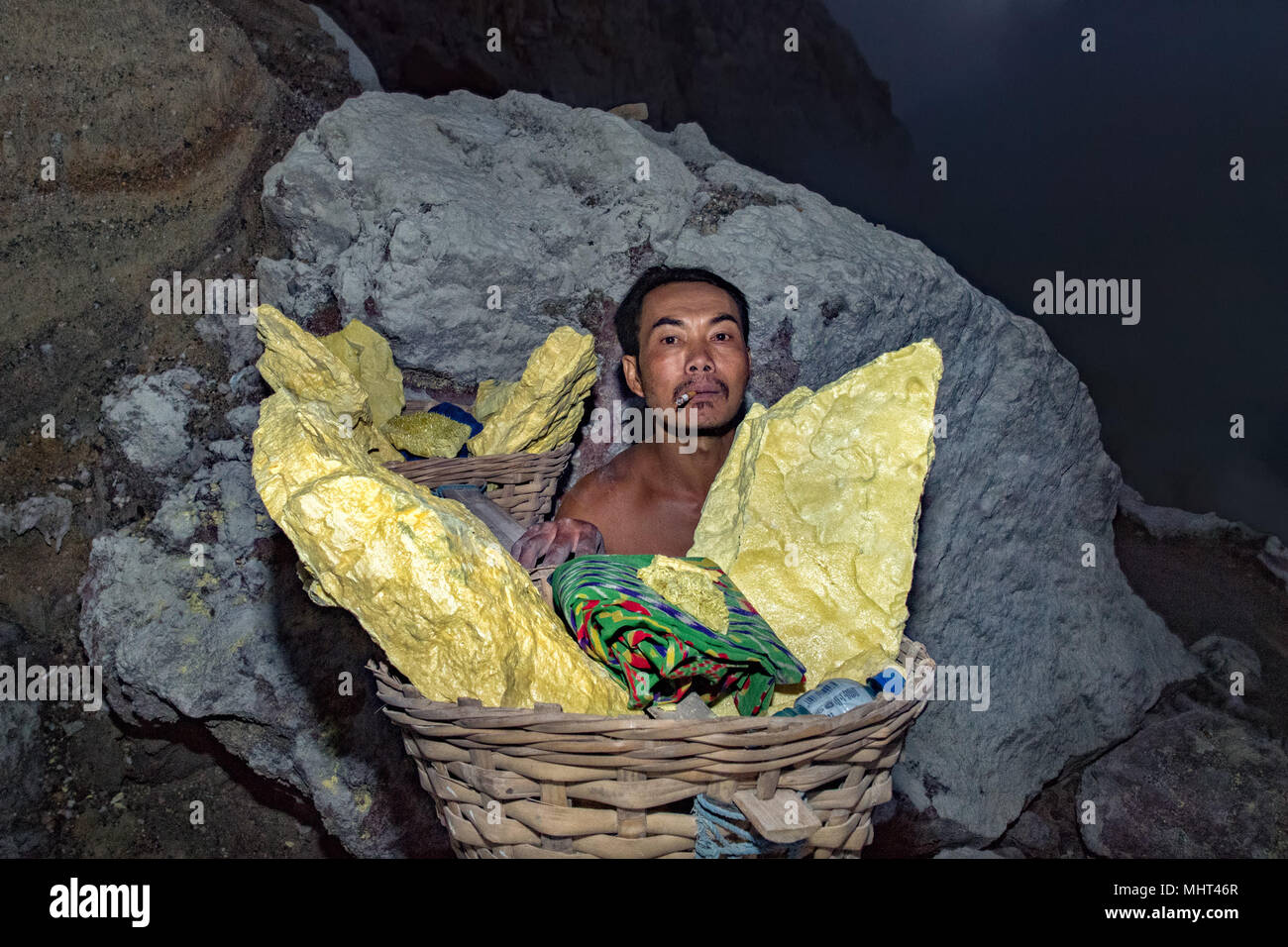 Mount ijen blue flames hi-res stock photography and images - Alamy