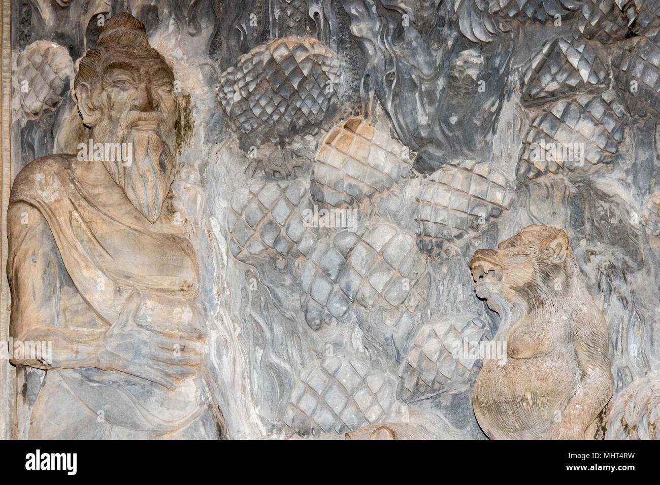 Ape statue hi-res stock photography and images - Alamy