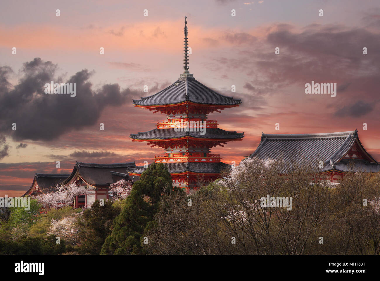 Kyoto temple sunset hi-res stock photography and images - Alamy