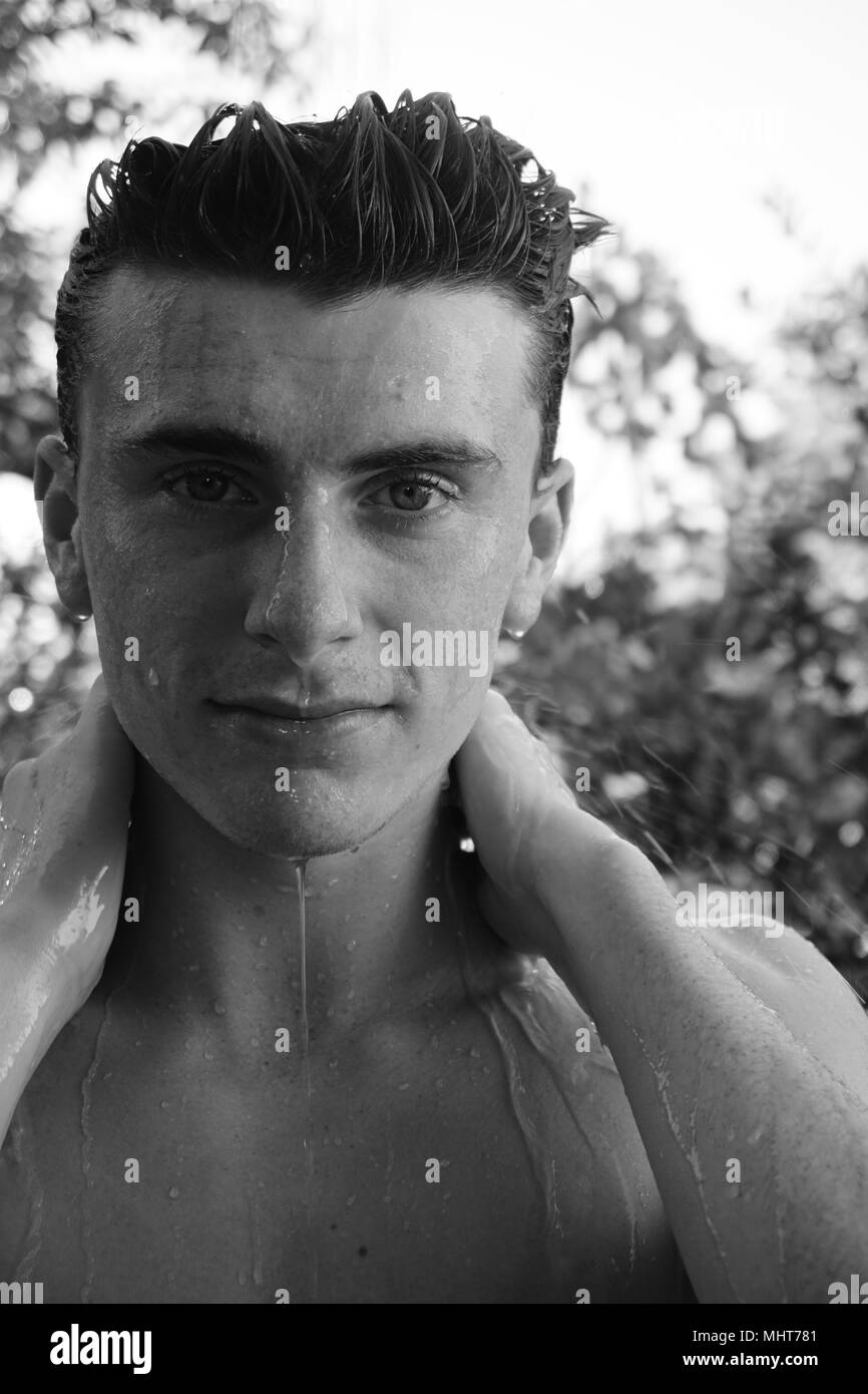 Man washing hair shampoo in hi-res stock photography and images - Alamy