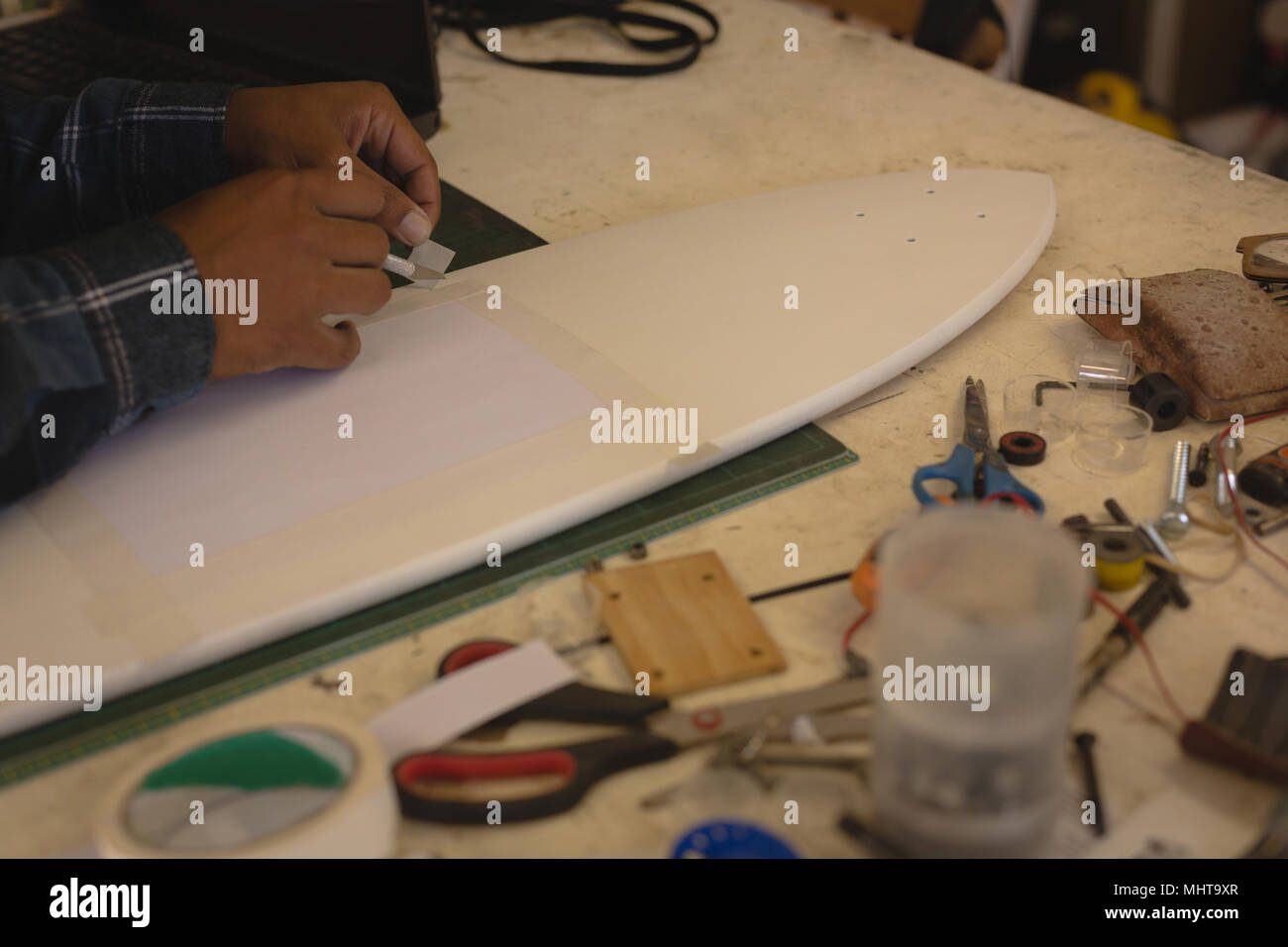 Process of making wood table hi-res stock photography and images - Alamy