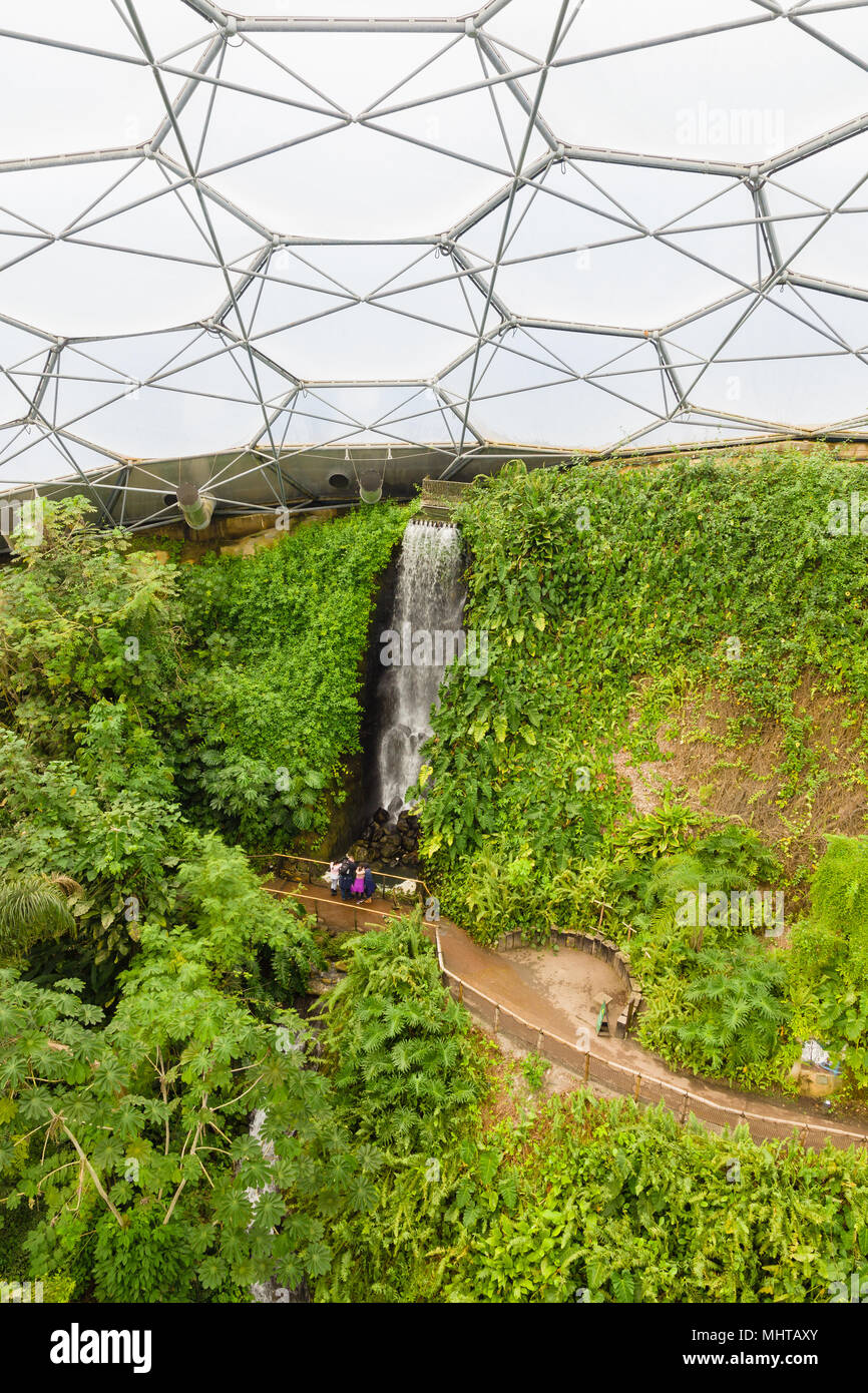 Inside eden project looking down hi-res stock photography and images ...