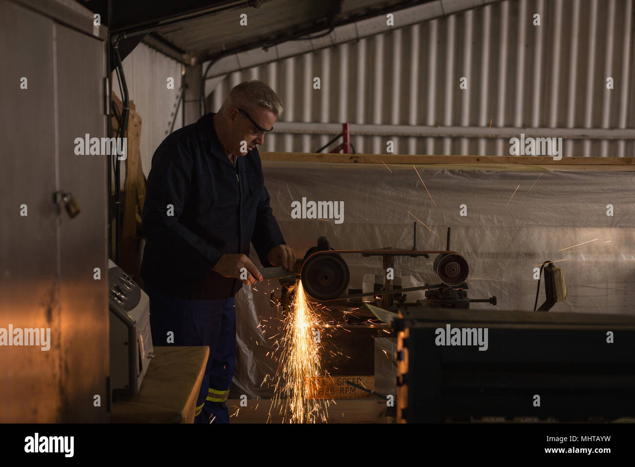 Sheet metal aircraft hi-res stock photography and images - Alamy
