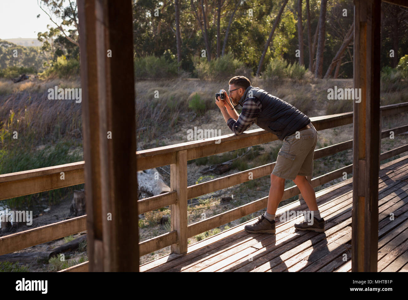 Man clicking photo with vintage camera Stock Photo - Alamy Man clicking photo with vintage camera Stock Photo - Alamy