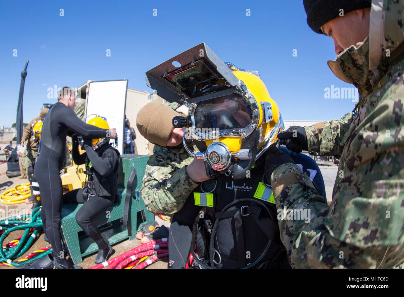 VIRGINIA BEACH, Va. (March 22, 2018) Navy Divers assigned to Mobile ...