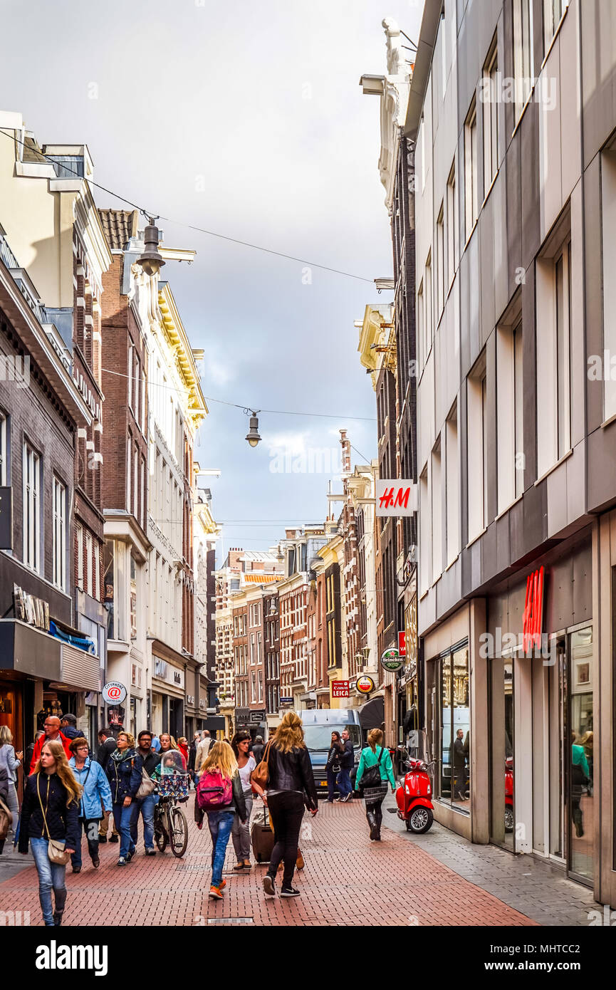 Shops famous hi-res stock photography and images - Alamy