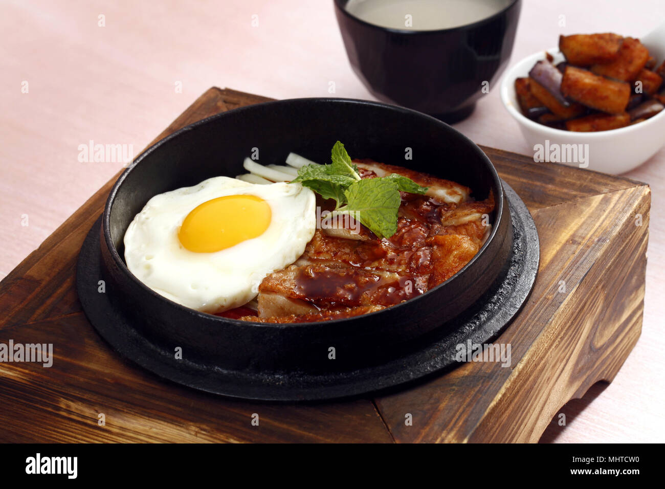 BBQ chicken over rice Stock Photo - Alamy