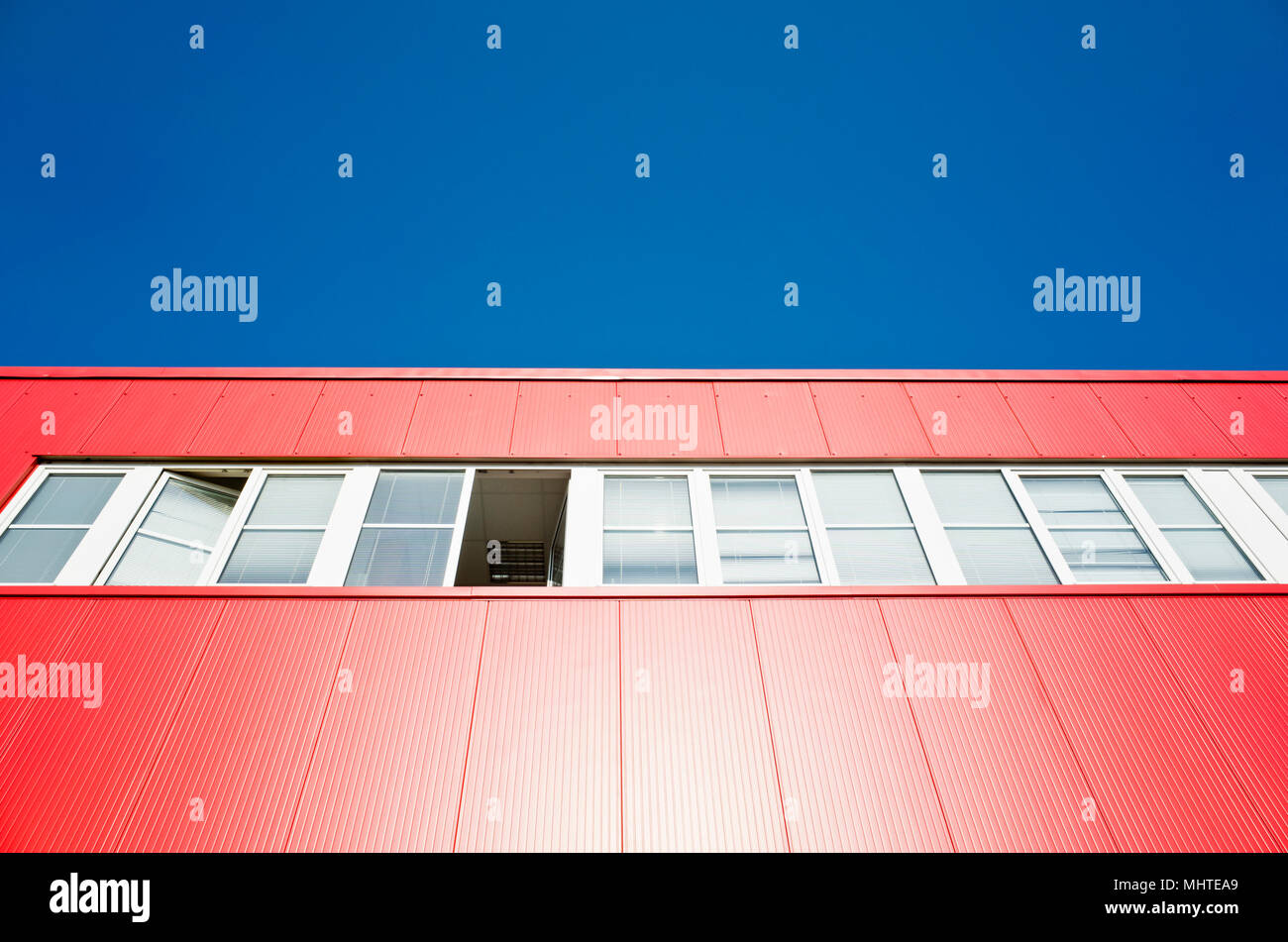Row of windows hi-res stock photography and images - Alamy