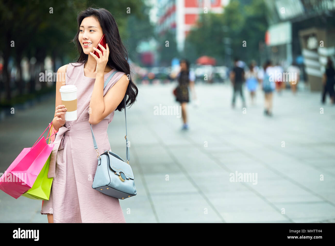 Young women go shopping Stock Photo - Alamy