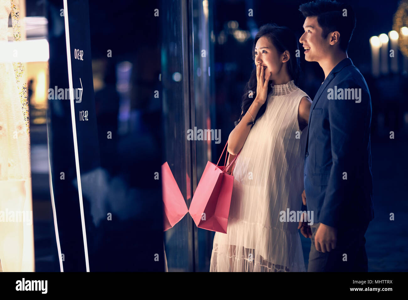 Young couples go shopping shopping Stock Photo - Alamy