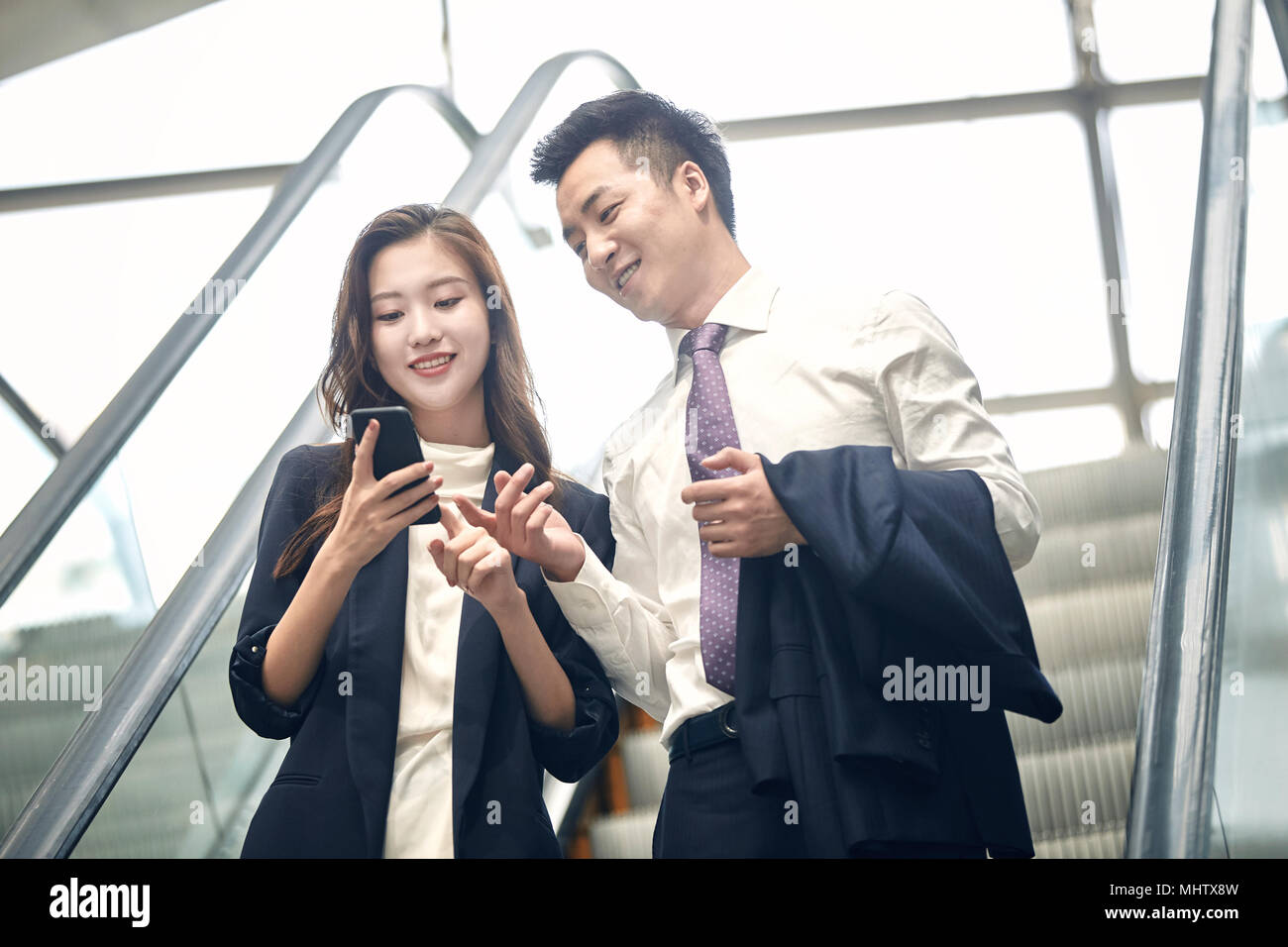 Business people use mobile phones Stock Photo - Alamy