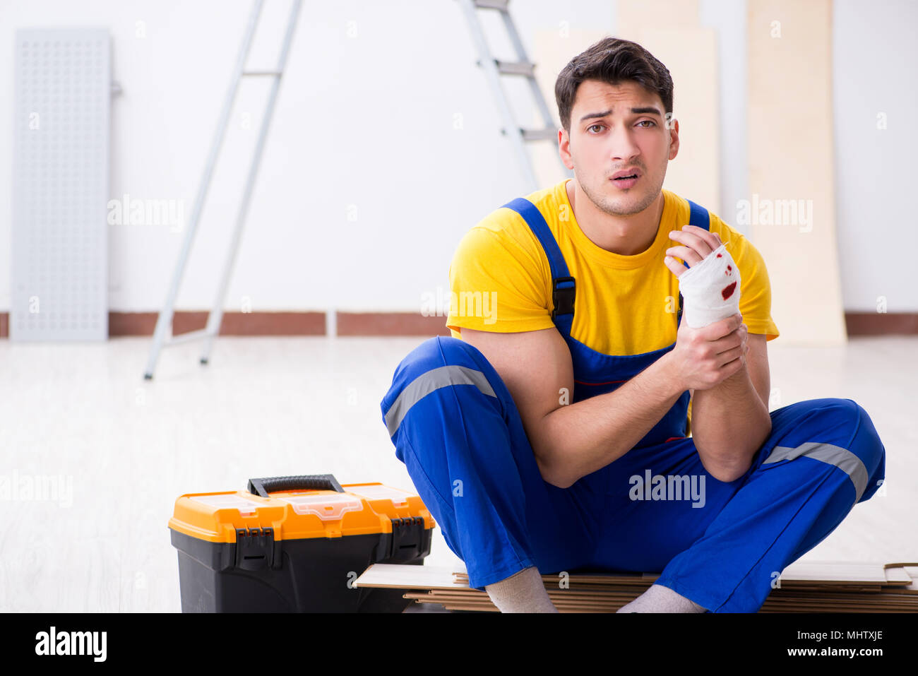 Worker with injured hand at construction site Stock Photo - Alamy