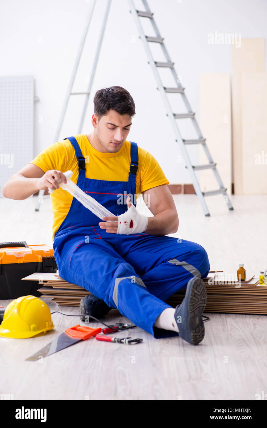 Worker with injured hand at construction site Stock Photo - Alamy