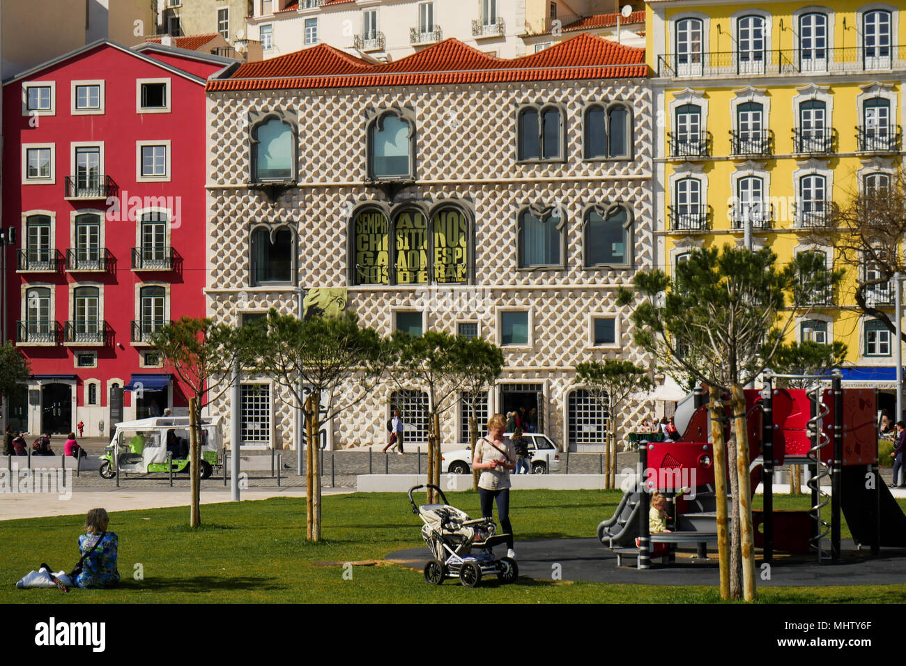 Commerce square lisbonne hi-res stock photography and images - Alamy