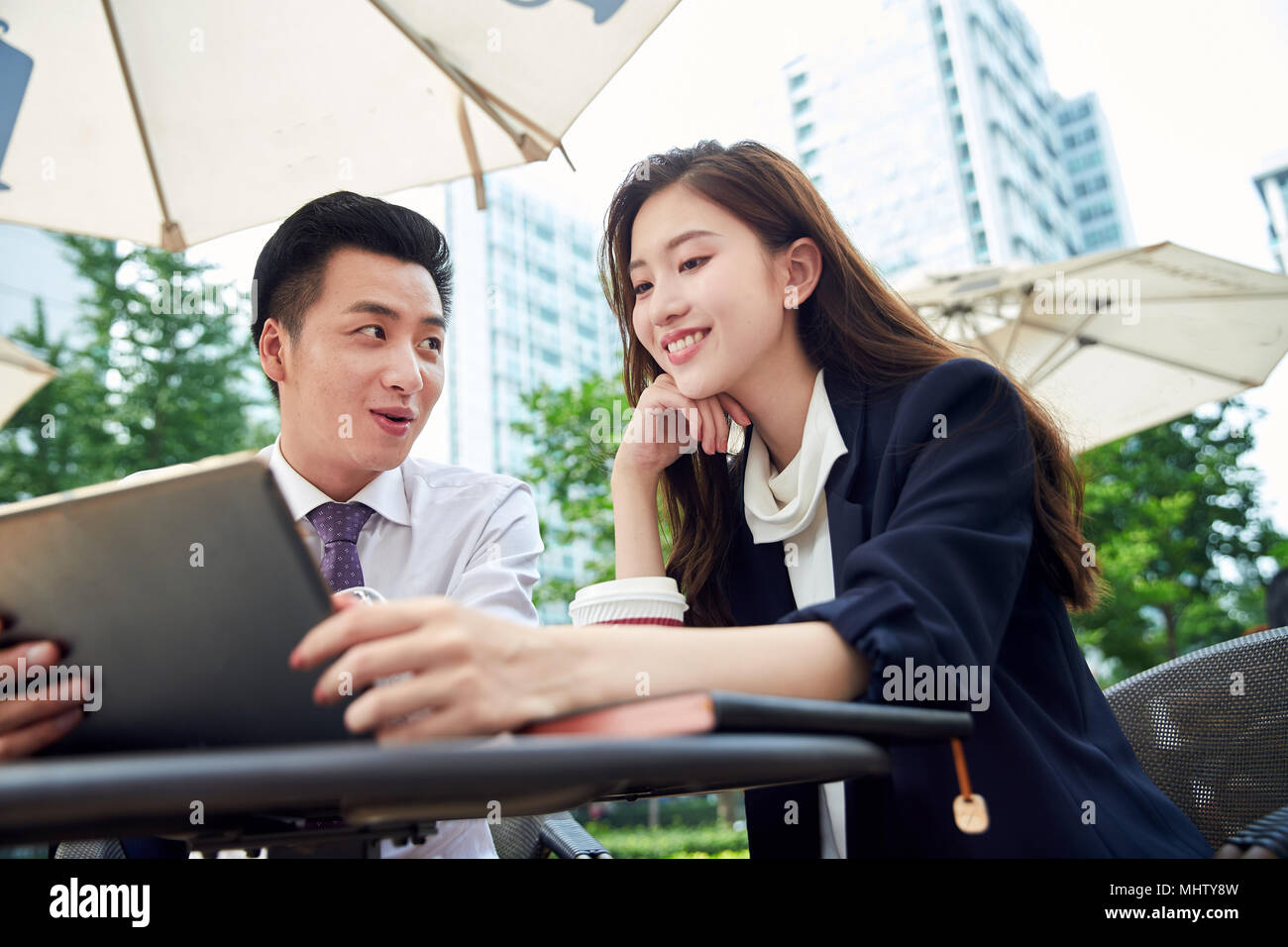 Business people use computers in the outdoor Stock Photo - Alamy