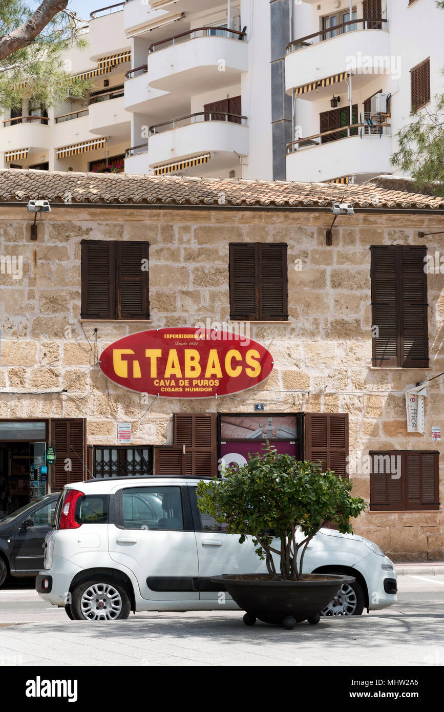 Spanish tobacco shop hi-res stock photography and images - Alamy