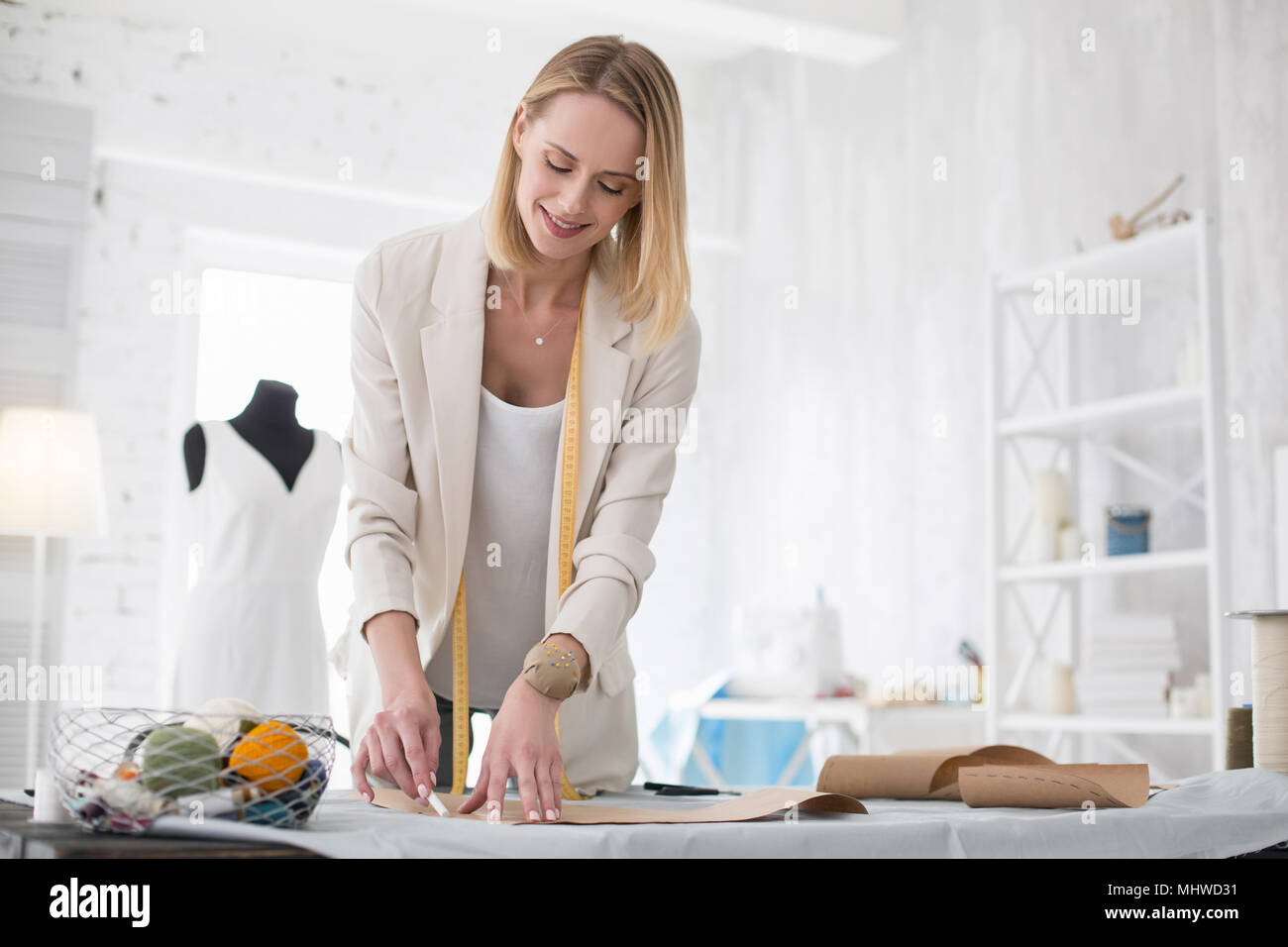 Tailor marking cloth hi-res stock photography and images - Alamy