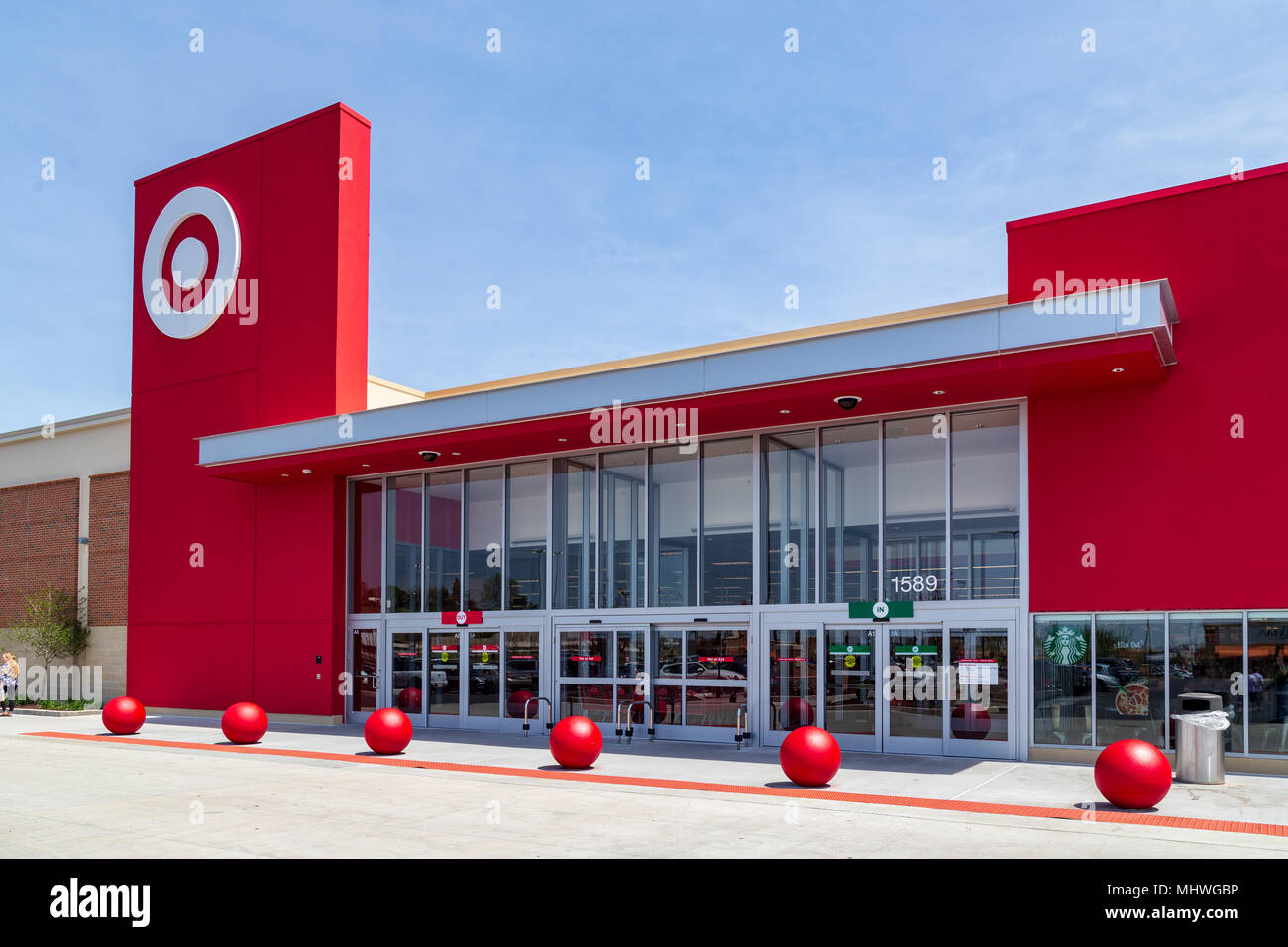 Consumer electronics department hi-res stock photography and images - Alamy