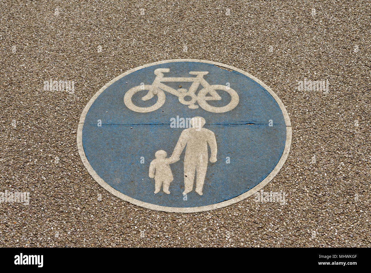 Blue sign on a pathway for walking and cycling Stock Photo - Alamy