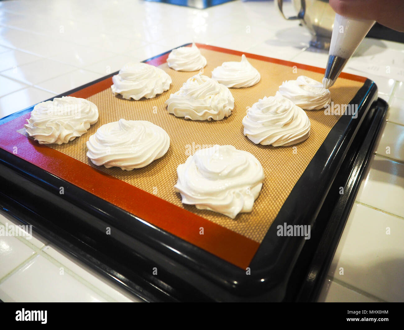 Process cooking pavlova cake hi-res stock photography and images - Alamy