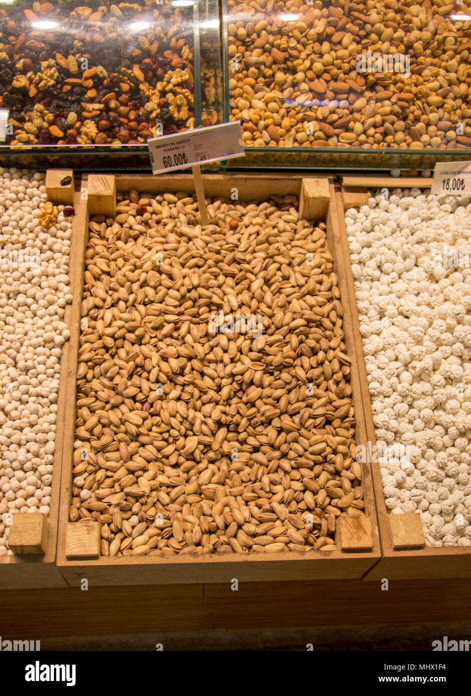 Pistachio nuts with shell ready to eat Stock Photo - Alamy