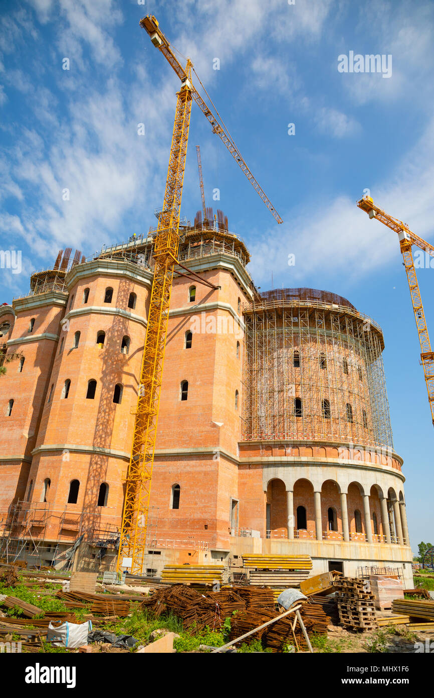 Building a new Roman Orthodox cathedral in Bucharest Stock Photo - Alamy