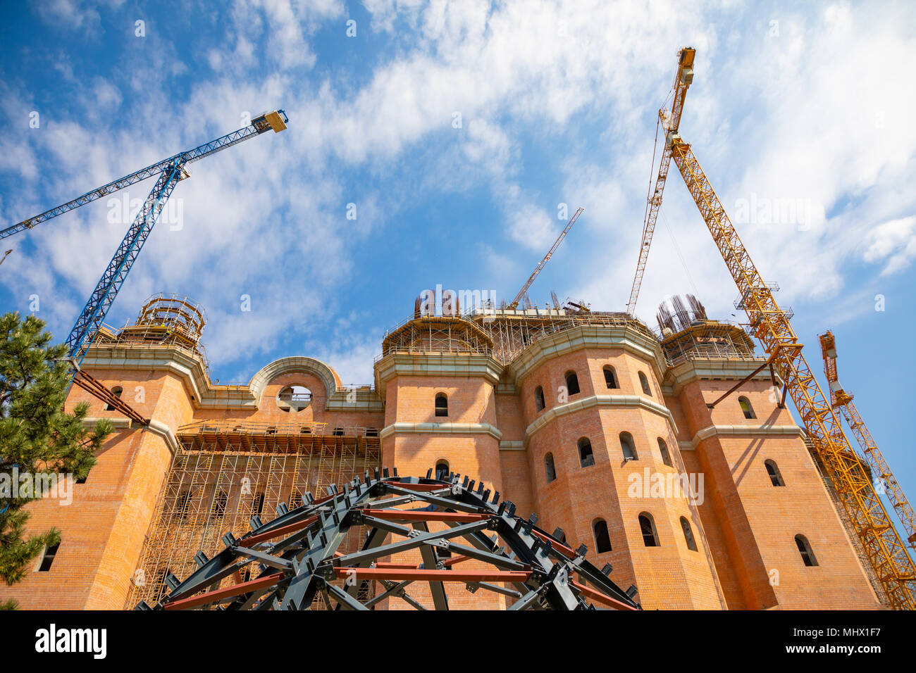 Building a new Roman Orthodox cathedral in Bucharest Stock Photo - Alamy
