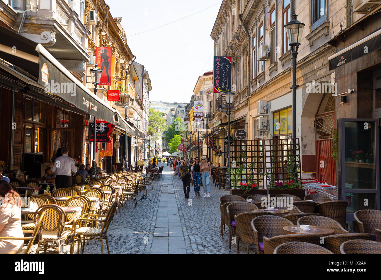 Bucharest street hi-res stock photography and images - Alamy