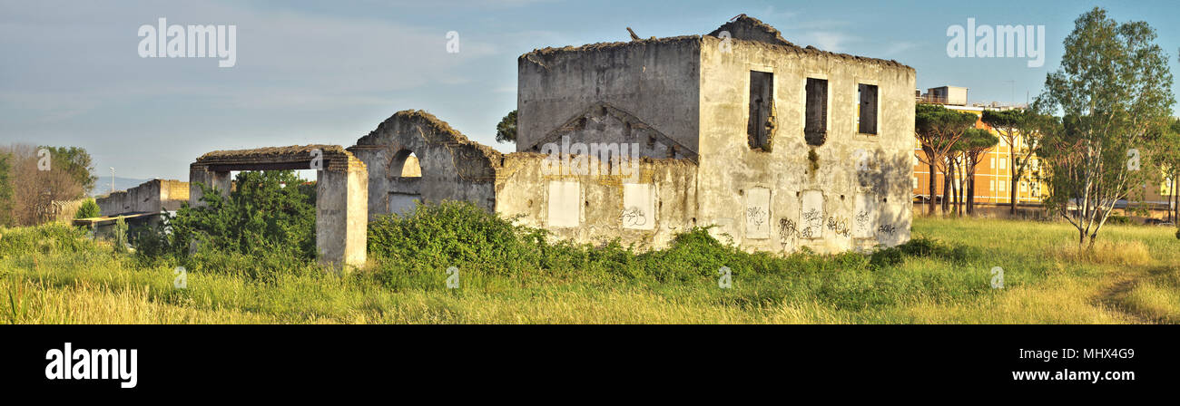 ruined building in rome suburb Stock Photo - Alamy