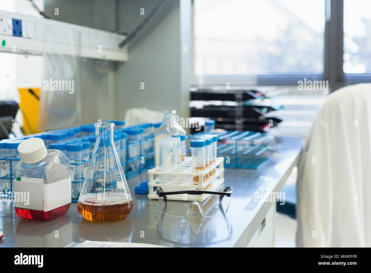 Transparent flask hi-res stock photography and images - Alamy