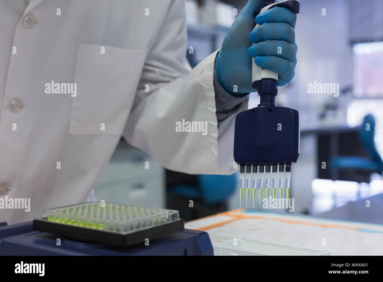 Sample lab hi-res stock photography and images - Alamy