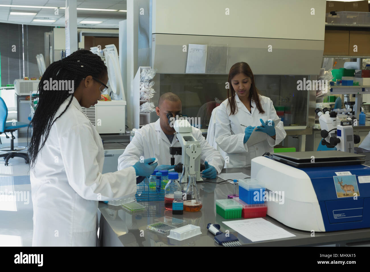 Pharmaceutical lab hi-res stock photography and images - Alamy