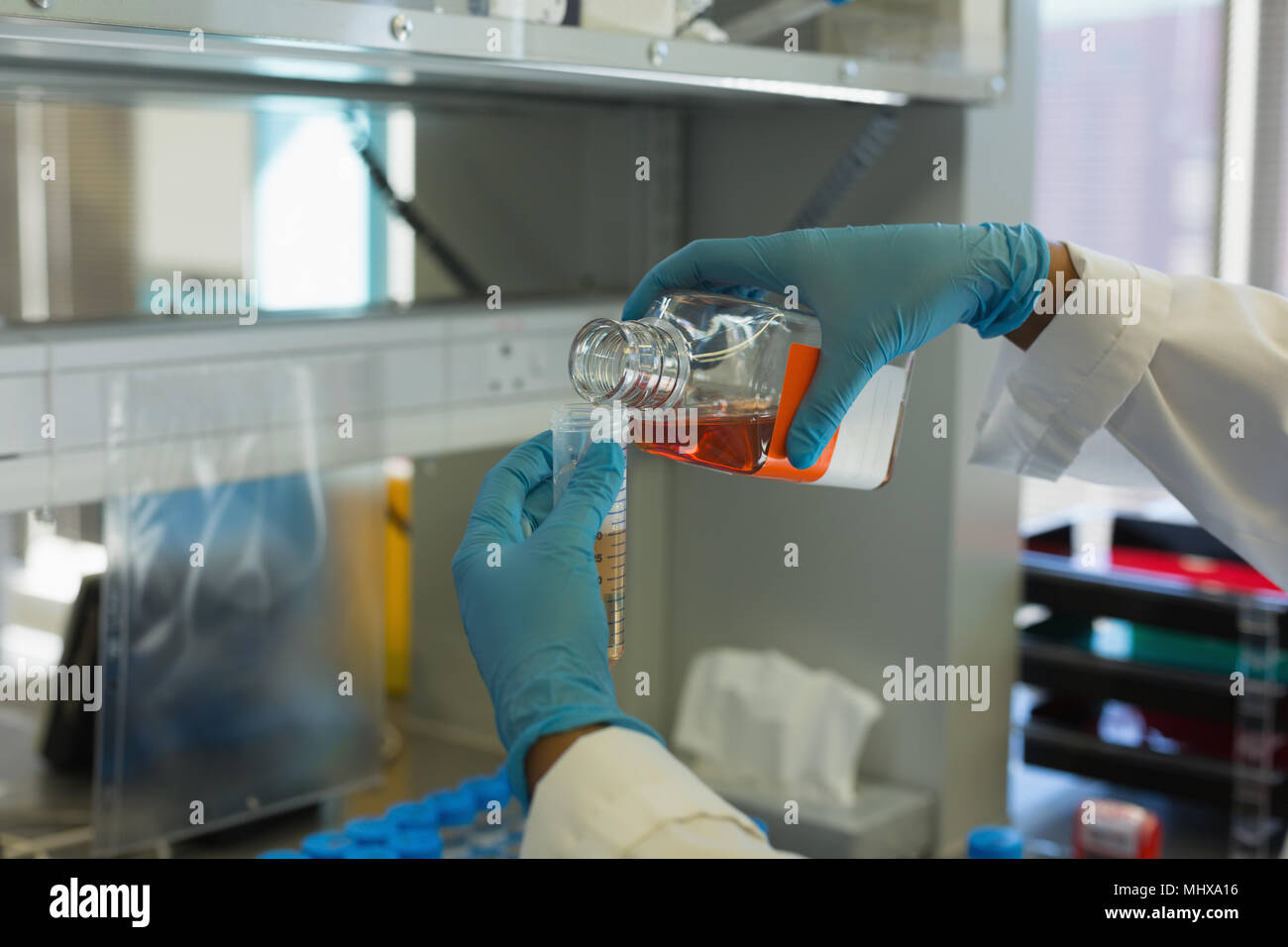 Liquid pouring from bottle hi-res stock photography and images - Alamy
