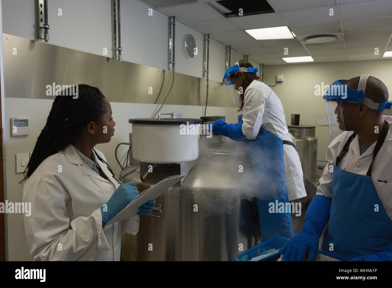 Medical sample hi-res stock photography and images - Alamy